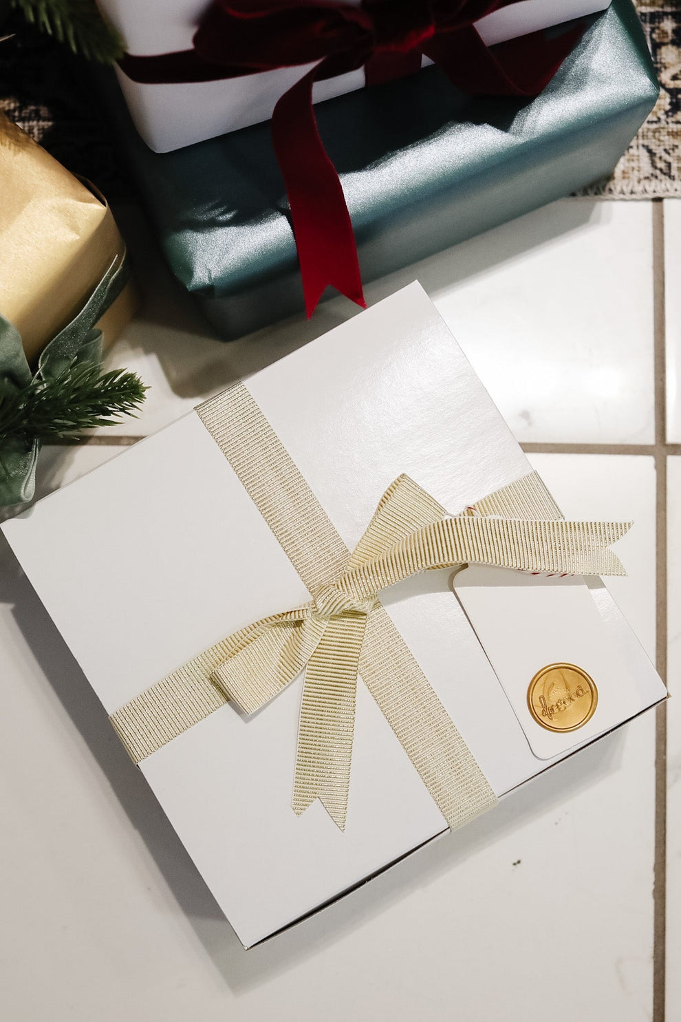 Gift Box & Ribbon – do good adventures